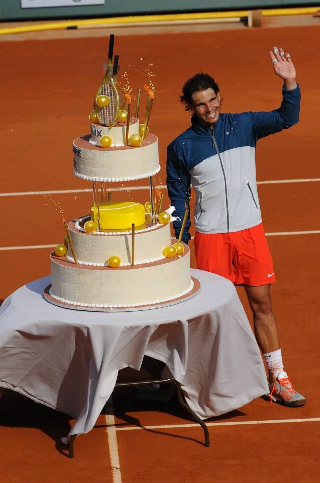 TENNIS BOULEVARD: Crowd at Roland Garros sings Happy Birthday to Rafa Nadal