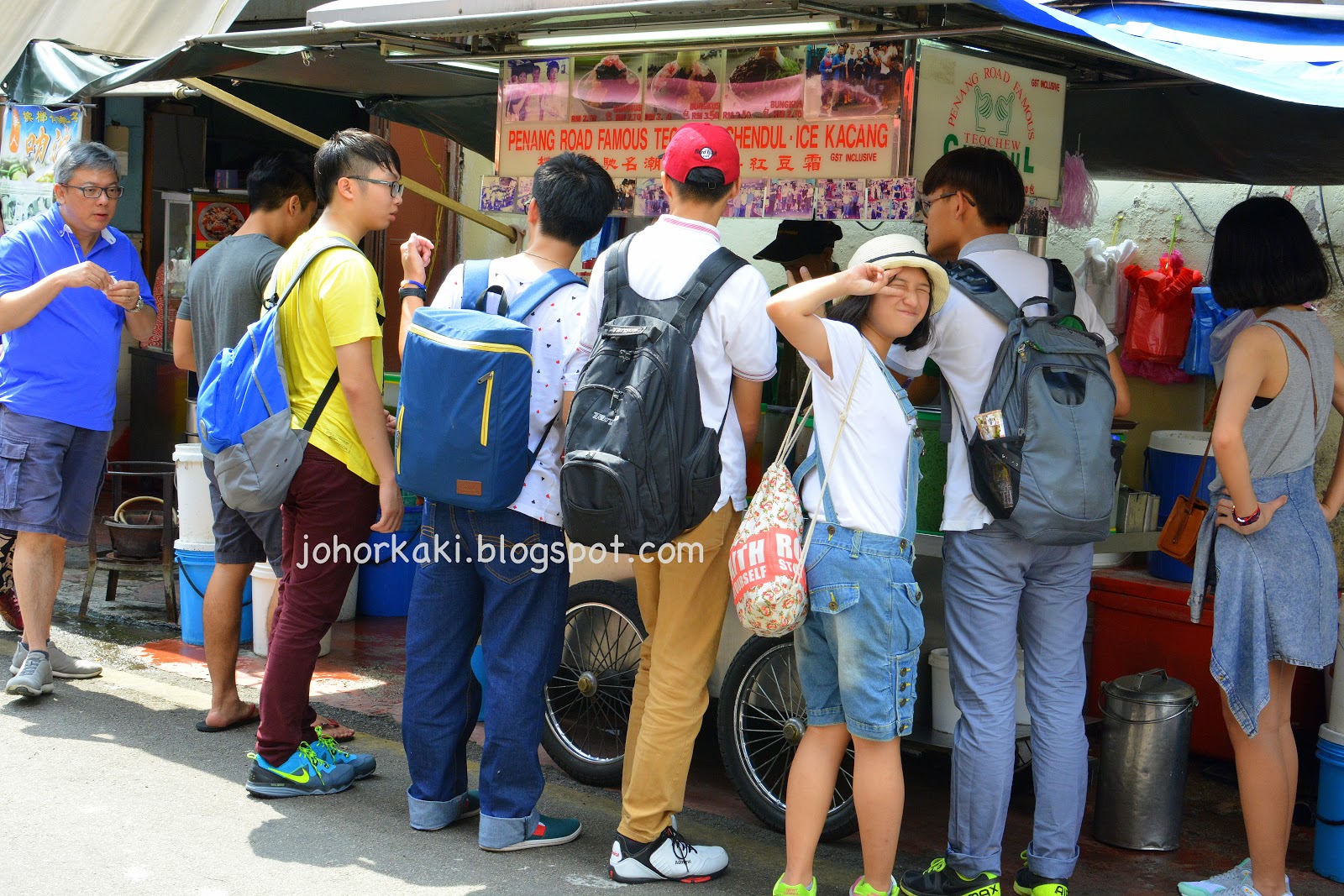 BLUE vs ORANGE Penang Road Famous Teochew Chendol & Ice Kacang |Tony ...