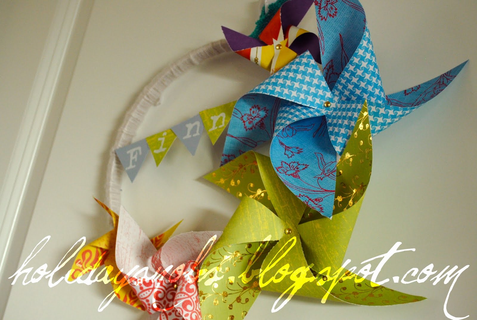 Holiday Snob: Pinwheel Wreath Kids' Door Decor! (for free...)