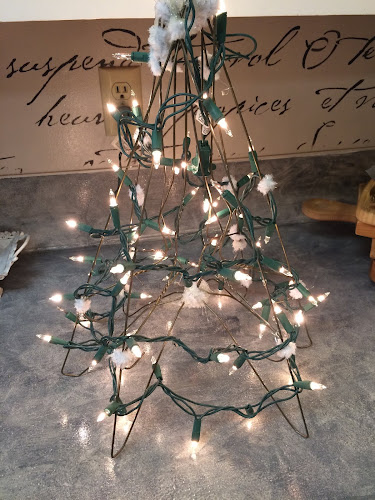 Down Sprigg Lane: Make A Christmas Tree with Tinsel and Wire Hangers
