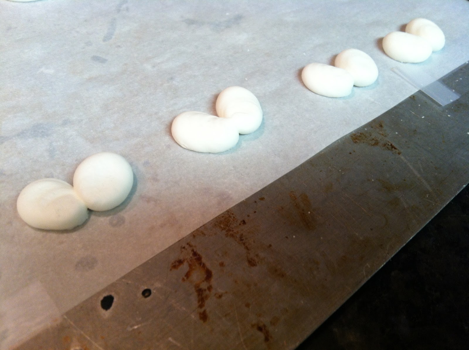 The Iced Queen: Royal Icing Eyeballs Version 3