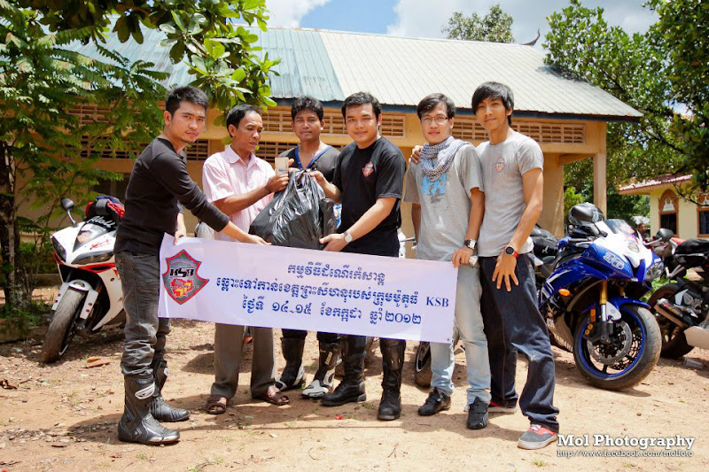 ក្រុមខ្មែរម៉ូតូស័្ពរ KSB បាននាំយកសម្ភារៈ សិក្សានិងថវិកា មួយចំនួនទៅចែក ជូនសិស្សសាលា បឋមសិក្សាតានៃ ...