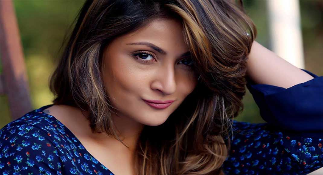 Urvashi Dholakia Biography - Facts, Family, Boyfriends & More