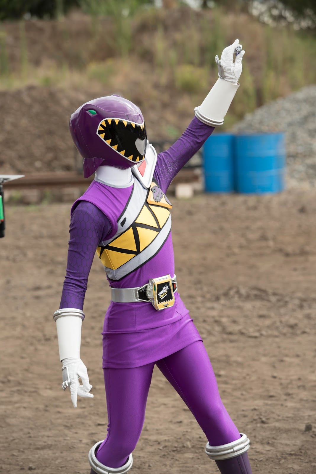 Power Rangers Dino Super Charge | Primeiro episódio, "When Evil Stirs"