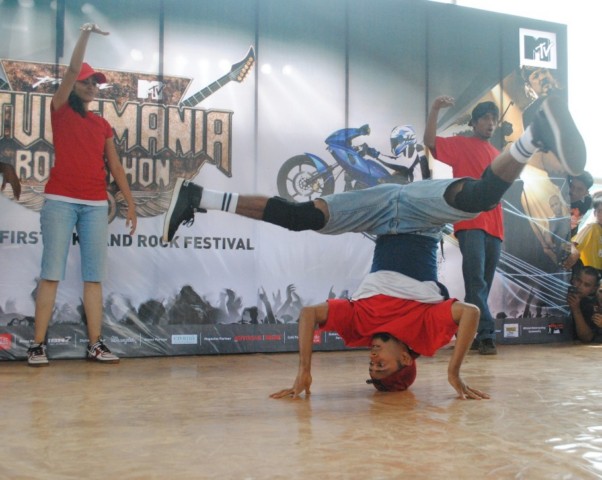 B Boying Step For Beginner/ B Boying Tutorials /How to Do B Boying ...