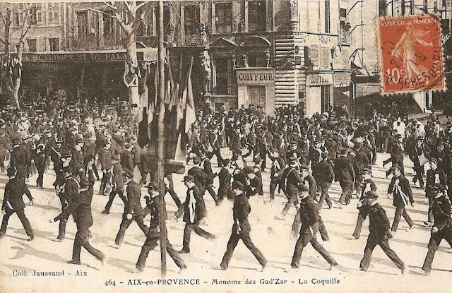 En Bordeaux et Bleu ]: Le monôme français