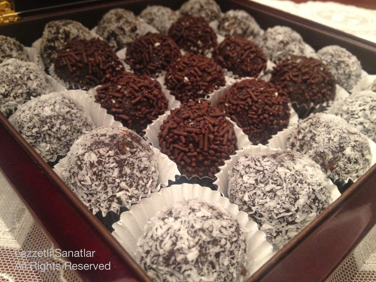 Lezzetli Sanatlar: KAKAOLU TOPLAR