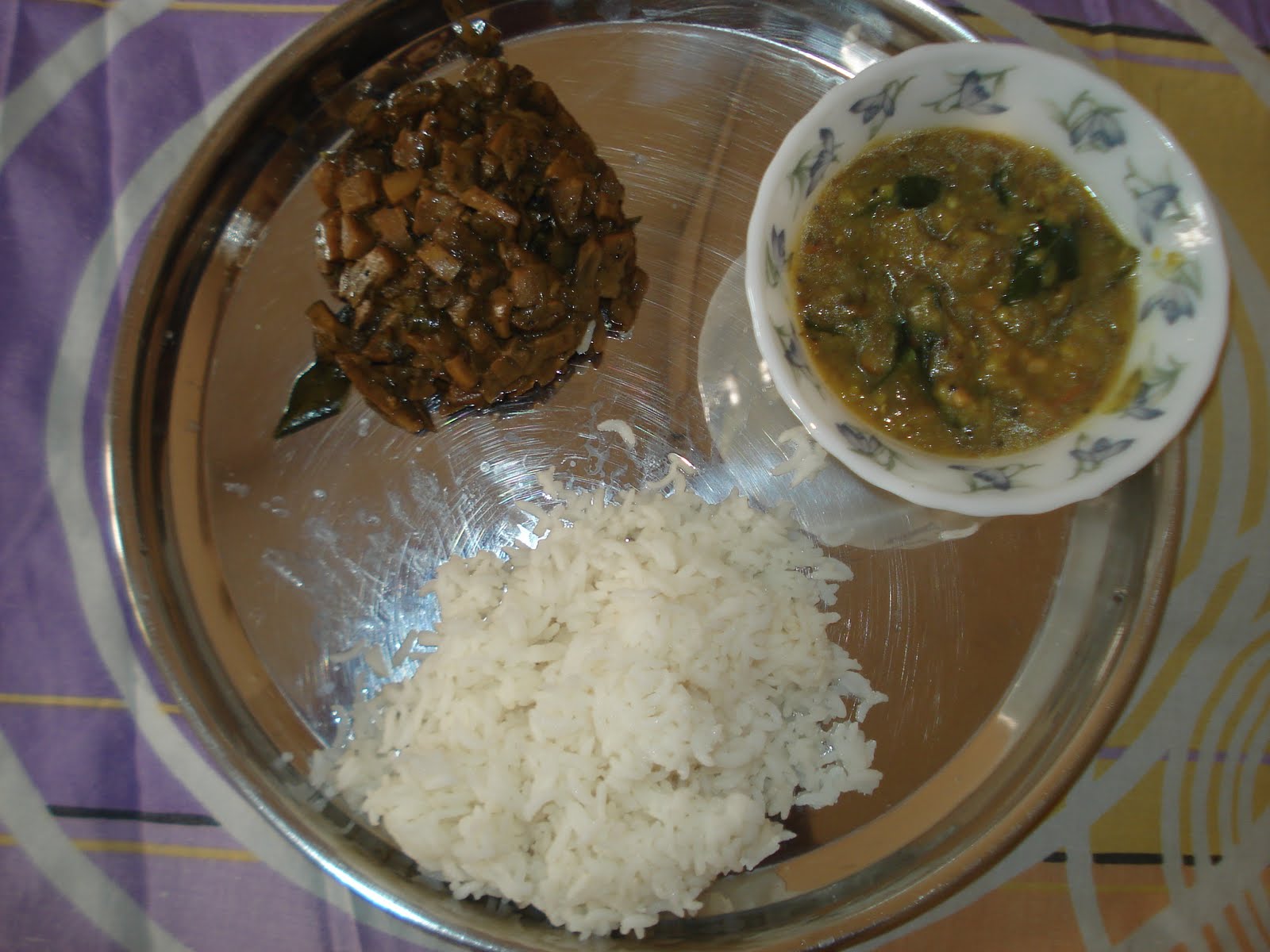 Sab's Kitchen: Green Gram dhal kadaisal and Mushroom pepper fry