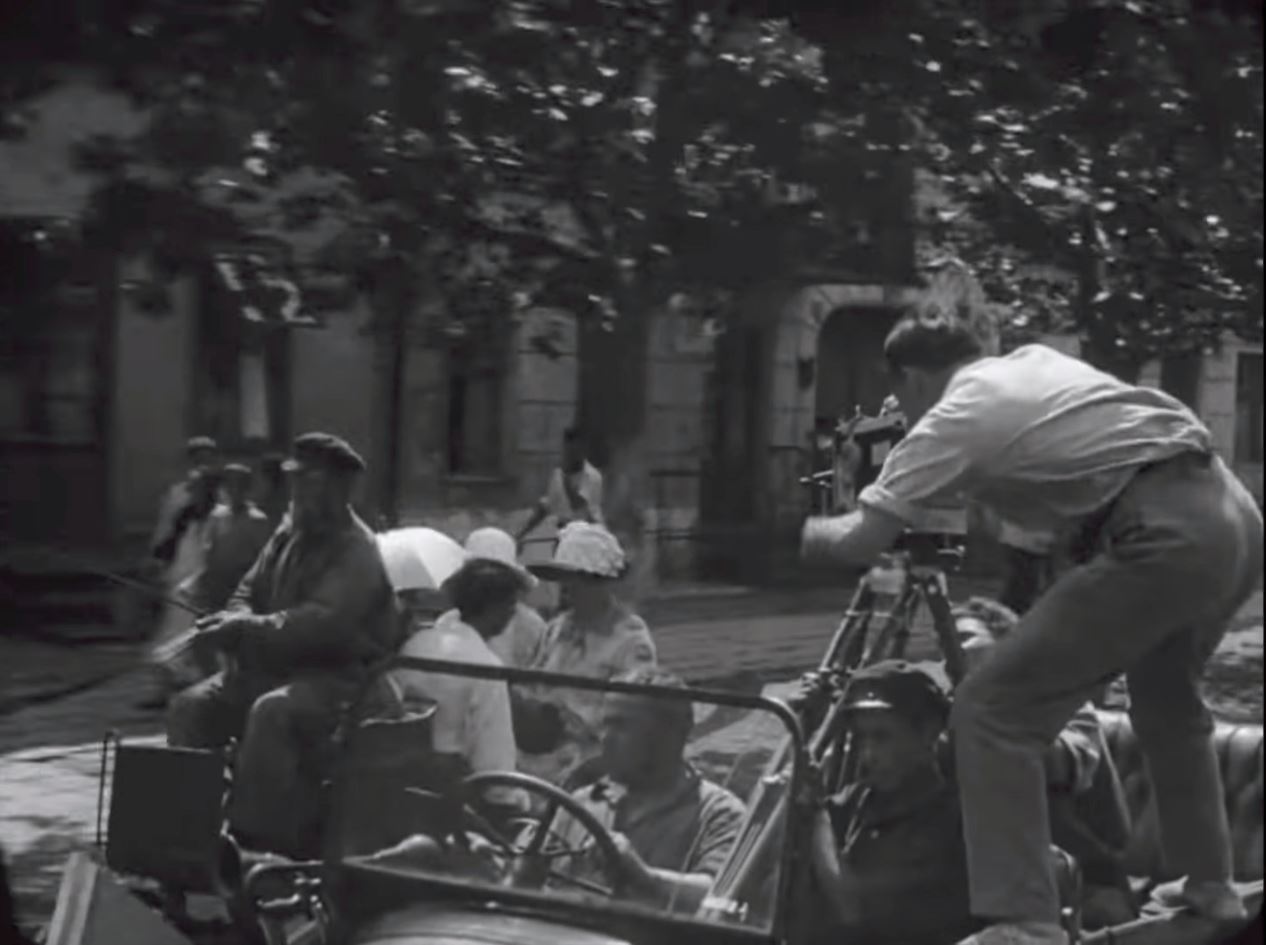 The Origins of the Dutch Angle - Photography Blog Tips - ISO 1200 Magazine