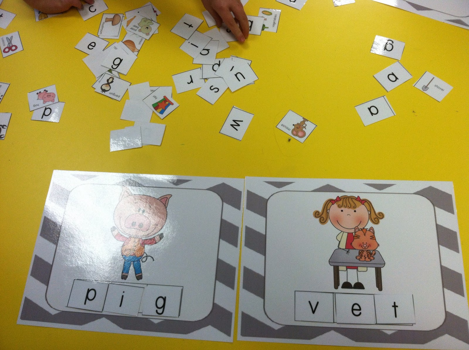 Mrs. Mauro's Kinderverse: CVC Words - Word Study Station