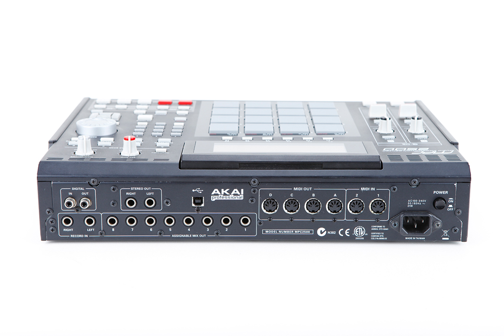 MATRIXSYNTH-B: Akai MPC-2500