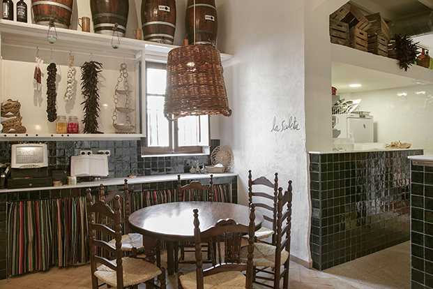 Marzua: Anyora, una taberna antigua pero moderna.