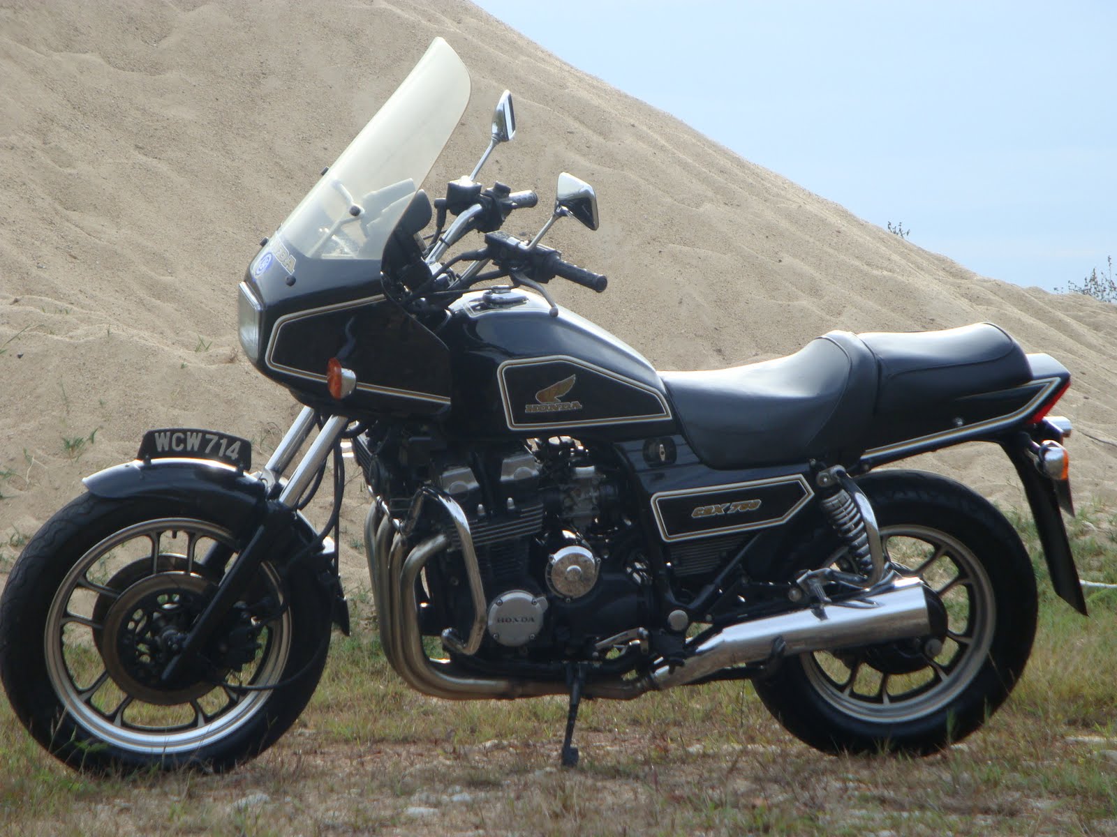 WheRe LiFe GeTs BeTTeR: CBX750p