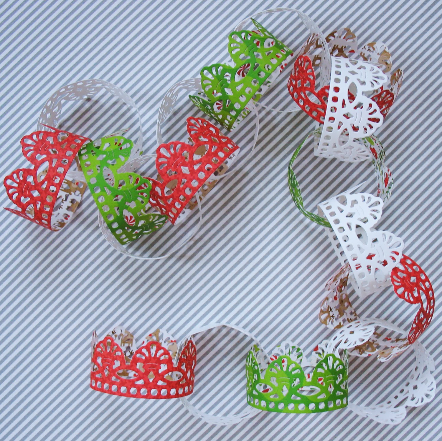 Card-Blanc by Kathy Martin: Paper Chains