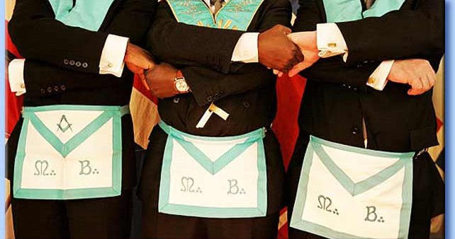 TRA SQUADRA E COMPASSO: DELLA FRATELLANZA MASSONICA