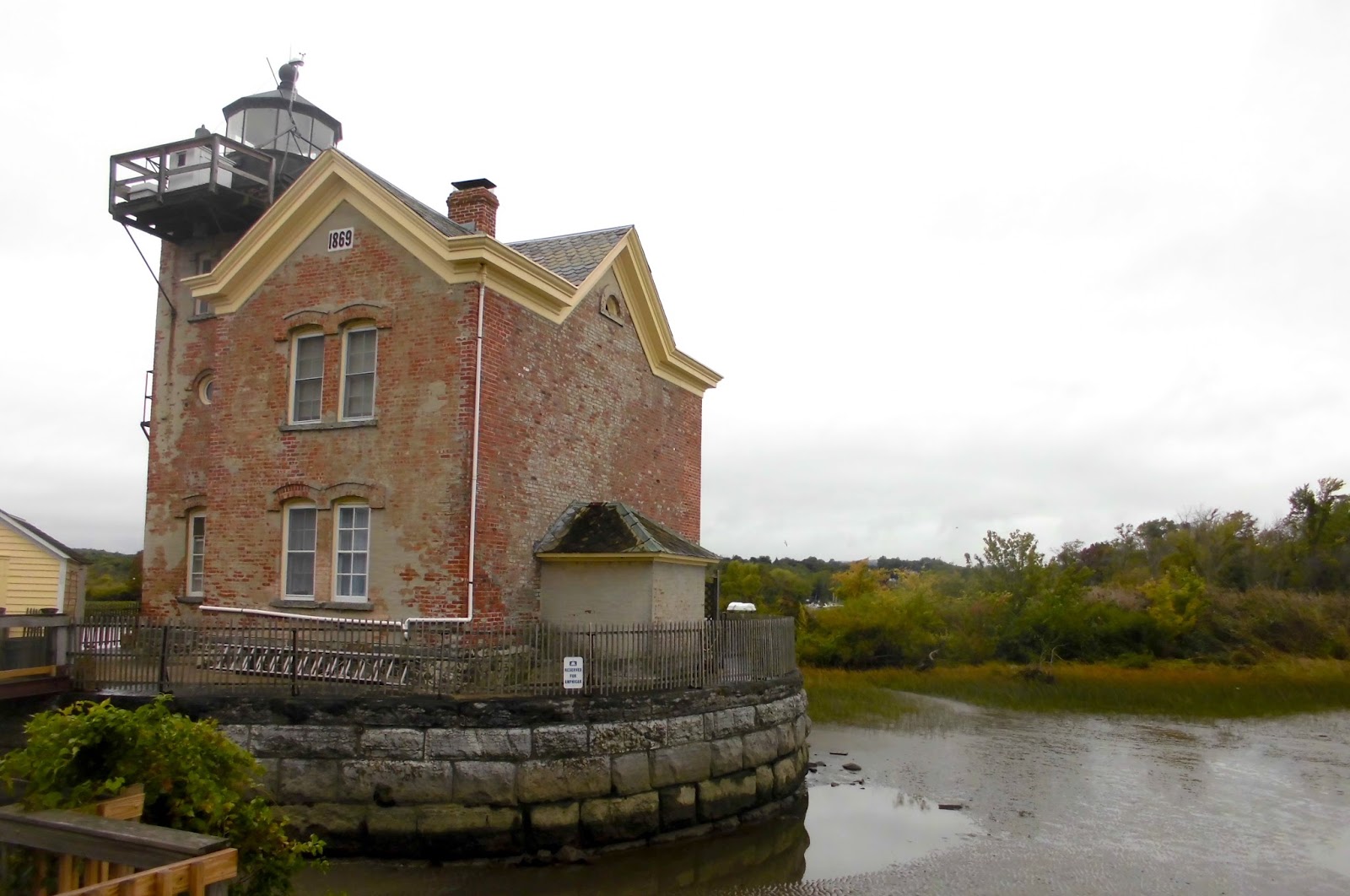 Teedahnoofah: Saugerties Lighthouse