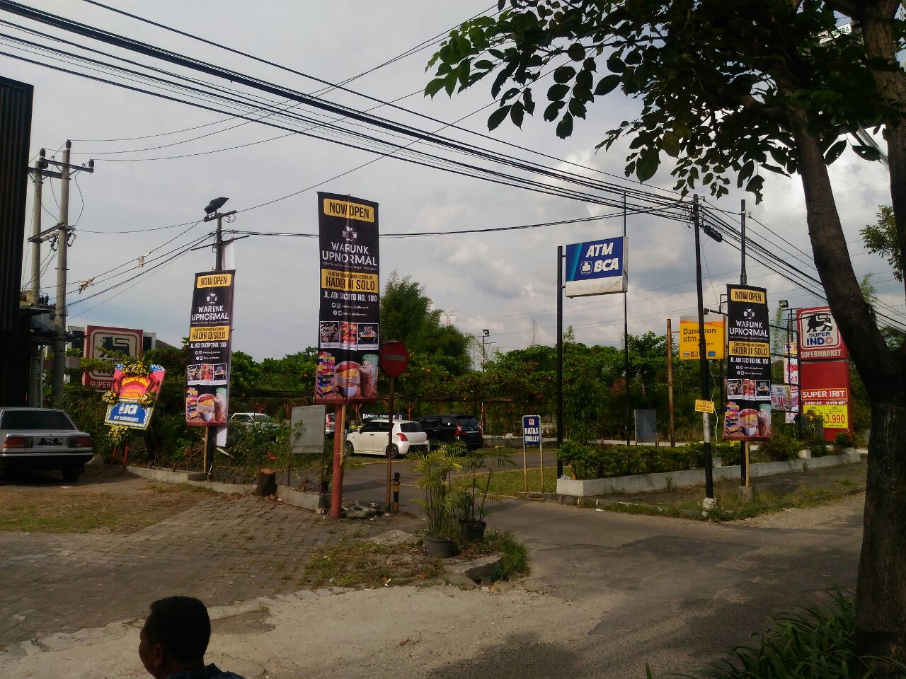 Baliho dan Vertical Banner Event Now Open WARUNK UPNORMAL SOLO