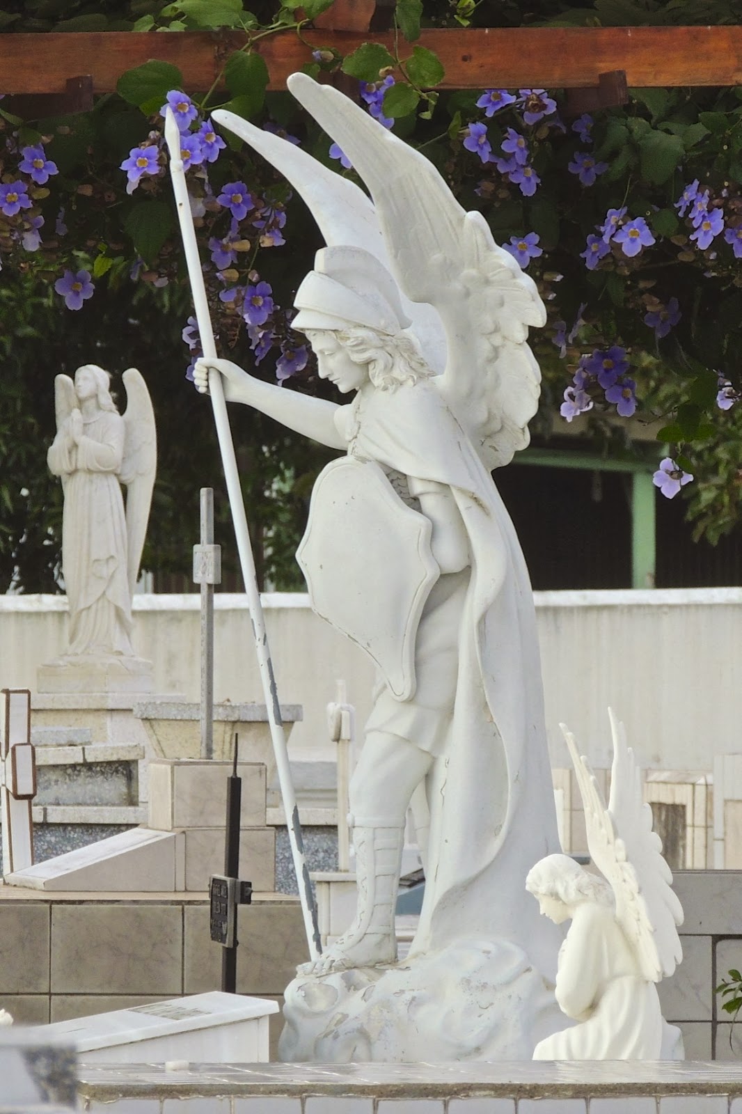 Tamarindo, Costa Rica Daily Photo: San Jose Cemetery Statues
