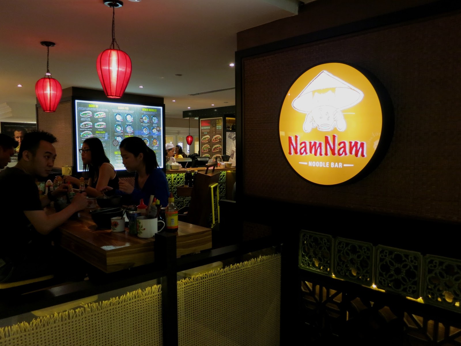 PinkyPiggu: NamNam Noodle Bar @ Raffles City ~ A Moo-licious Pho Night ...