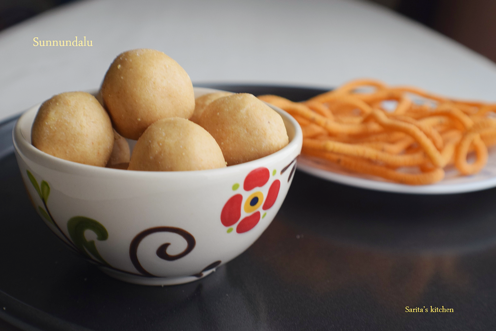 Sarita's Kitchen Blog: Sunnundalu or urad dal laddo