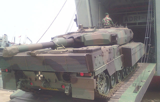 Tank Leopard TNI AD Di Kirim Ke Natuna Oleh Batalyon Bekang-4/Air ...