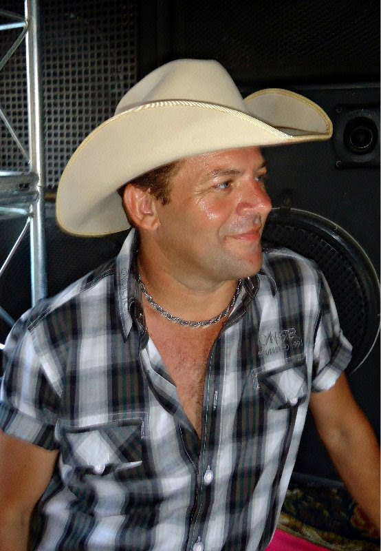 MILTON REIS - CANTOR E COMPOSITOR