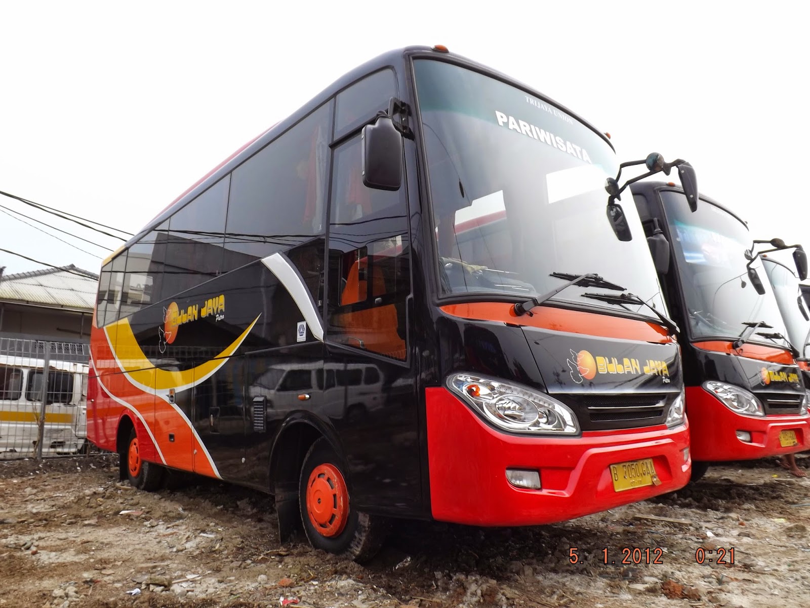 SEWA BUS PARIWISATA MURAH: GALLERY BUS & MEDIUM BUS PARIWISATA
