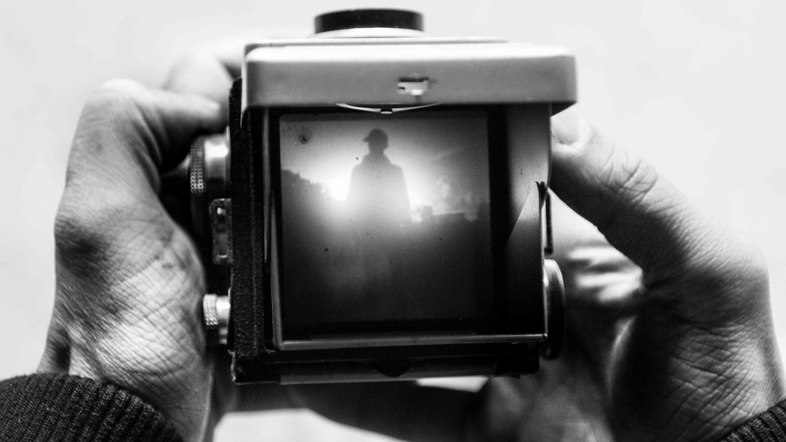 La [le] photographe et son modèle: Idée finale - la vision et la main ...