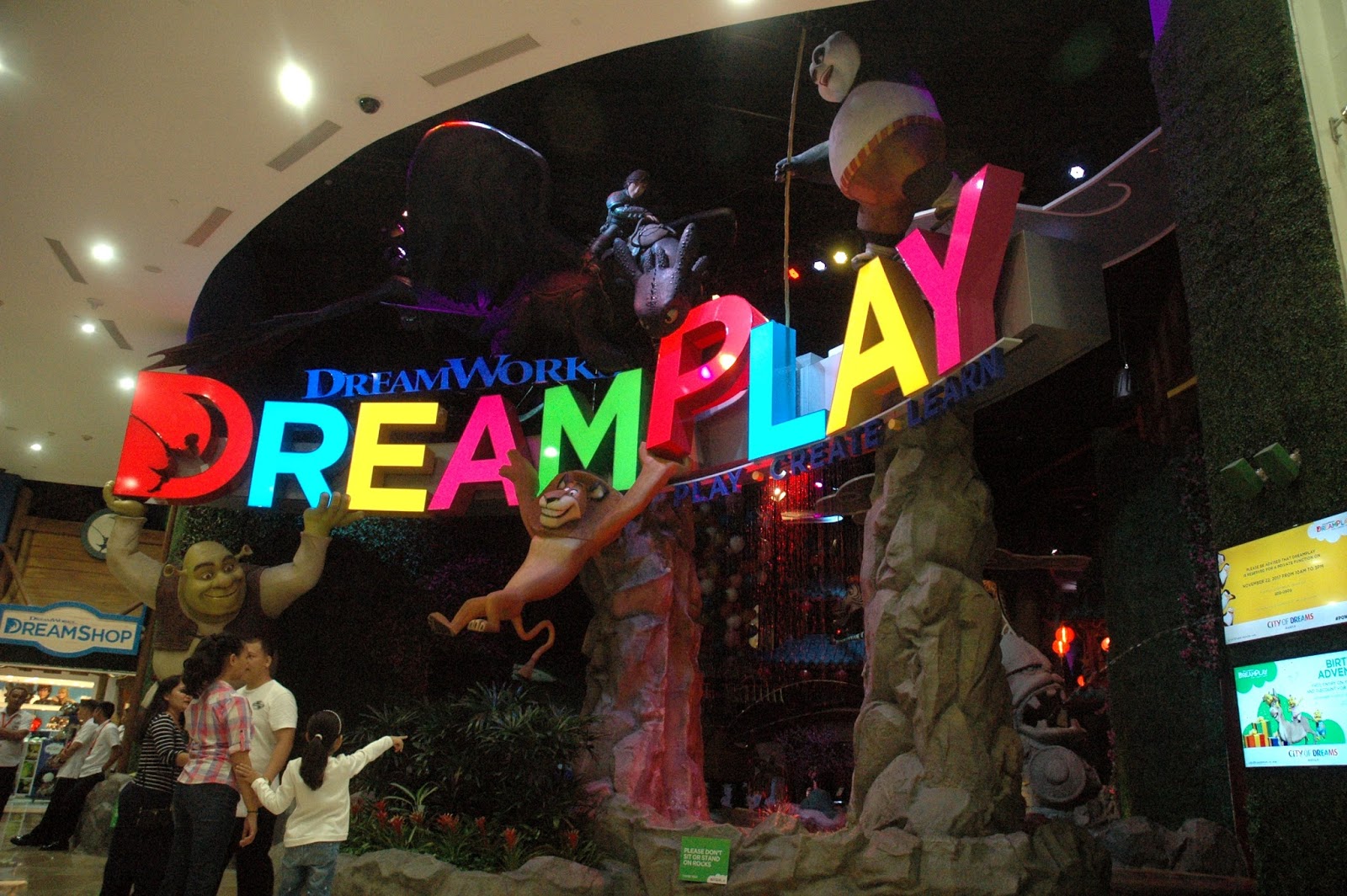 DUDE FOR FOOD: Lunch with Alex, Po and Shrek at DreamPlay