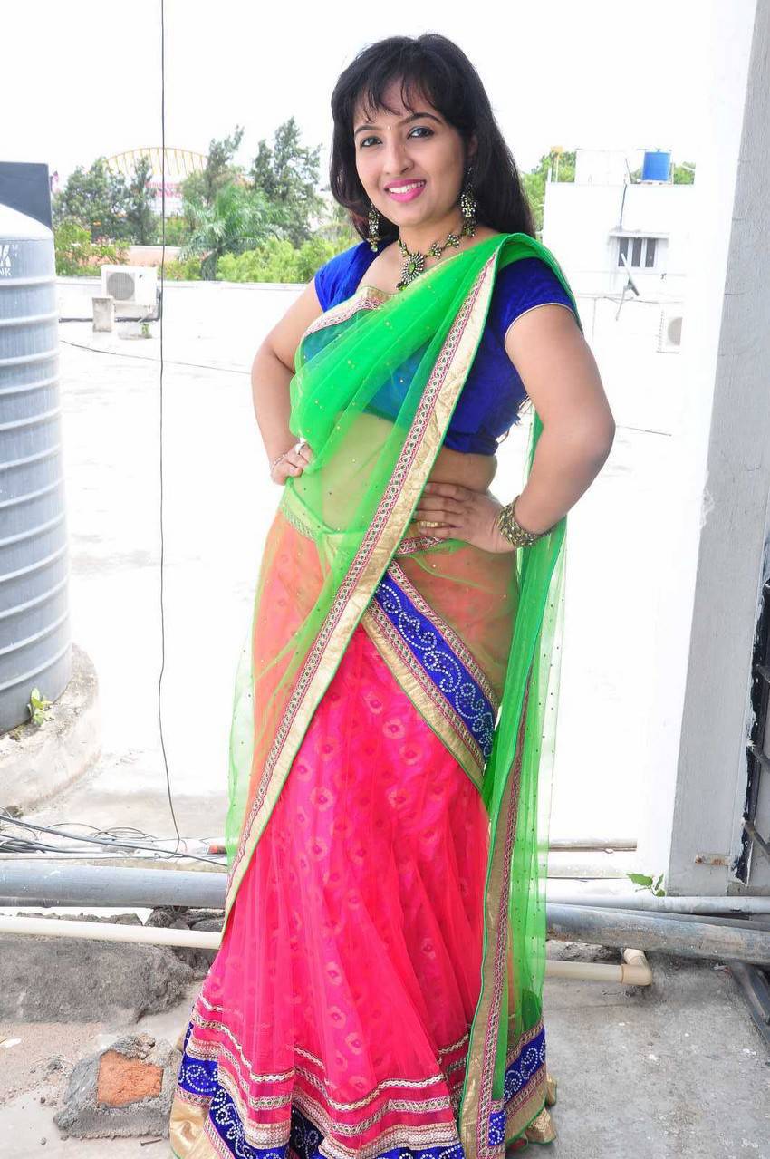 Roshini Latest Hot Cleveage Glamourous PhotoShoot Images In Green and ...