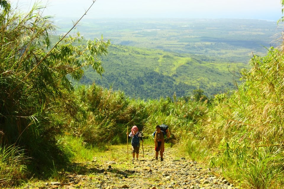 LEXICAL CROWN: MOUNT TAPULAO CLIMB