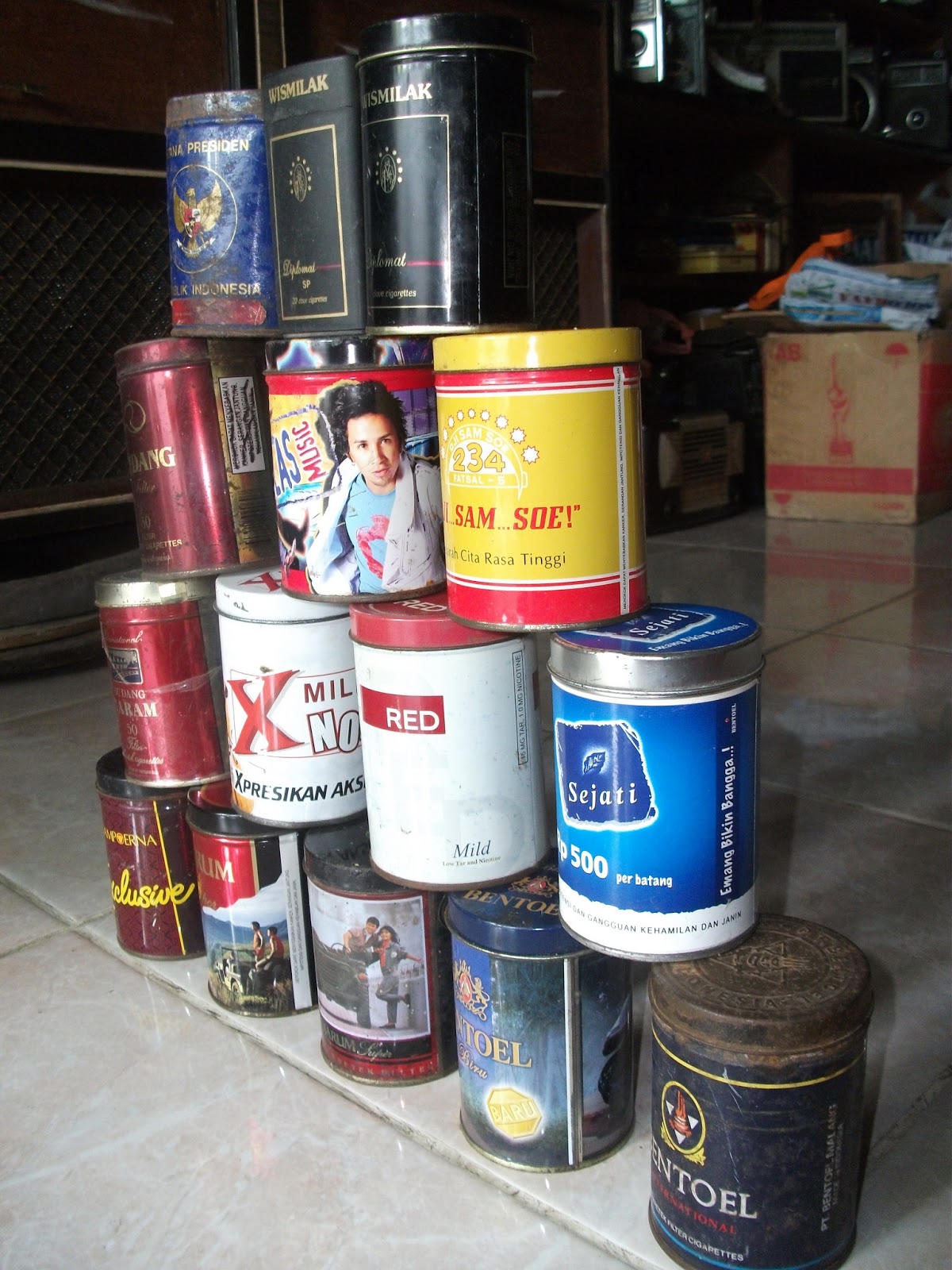 Koleksi Antik Anggoro Solo: KALENG ROKOK