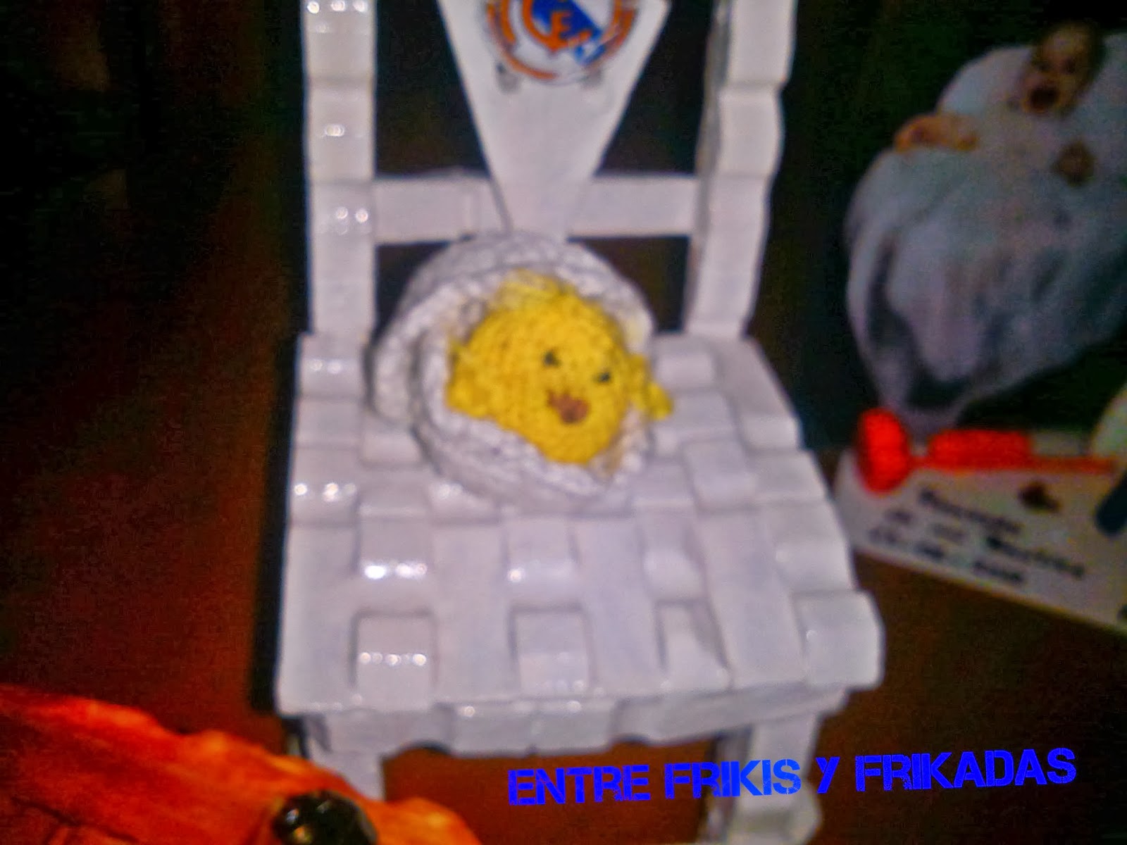 Entre frikis y frikadas : Pollito con cascarón