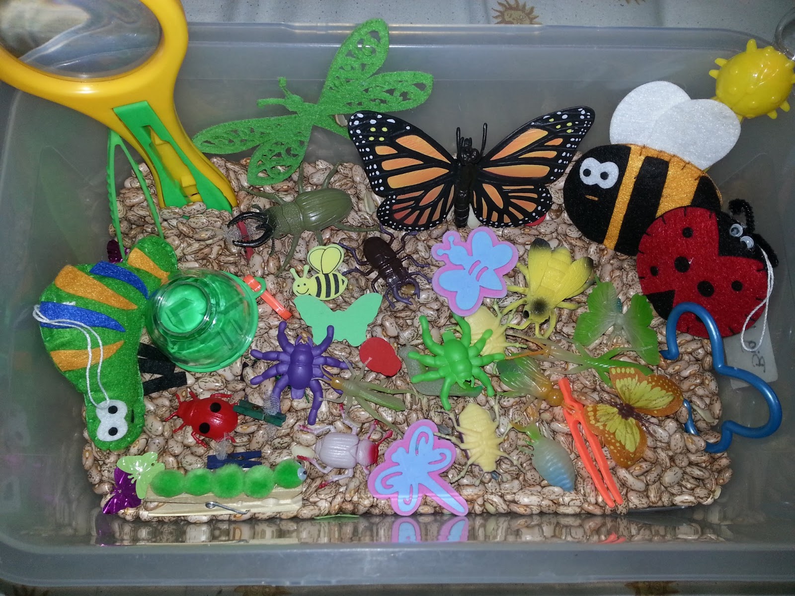 Who Wants To Play With Bugs? Our Bug Sensory Tub