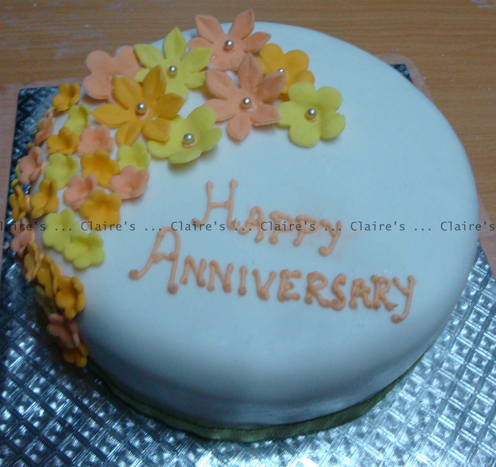 Claire's Party Supplies: Say "Happy Anniversary" with cake