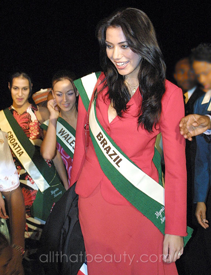 All That Beauty: Miss World 2002 Gallery : Arrival in Nigeria, Party ...