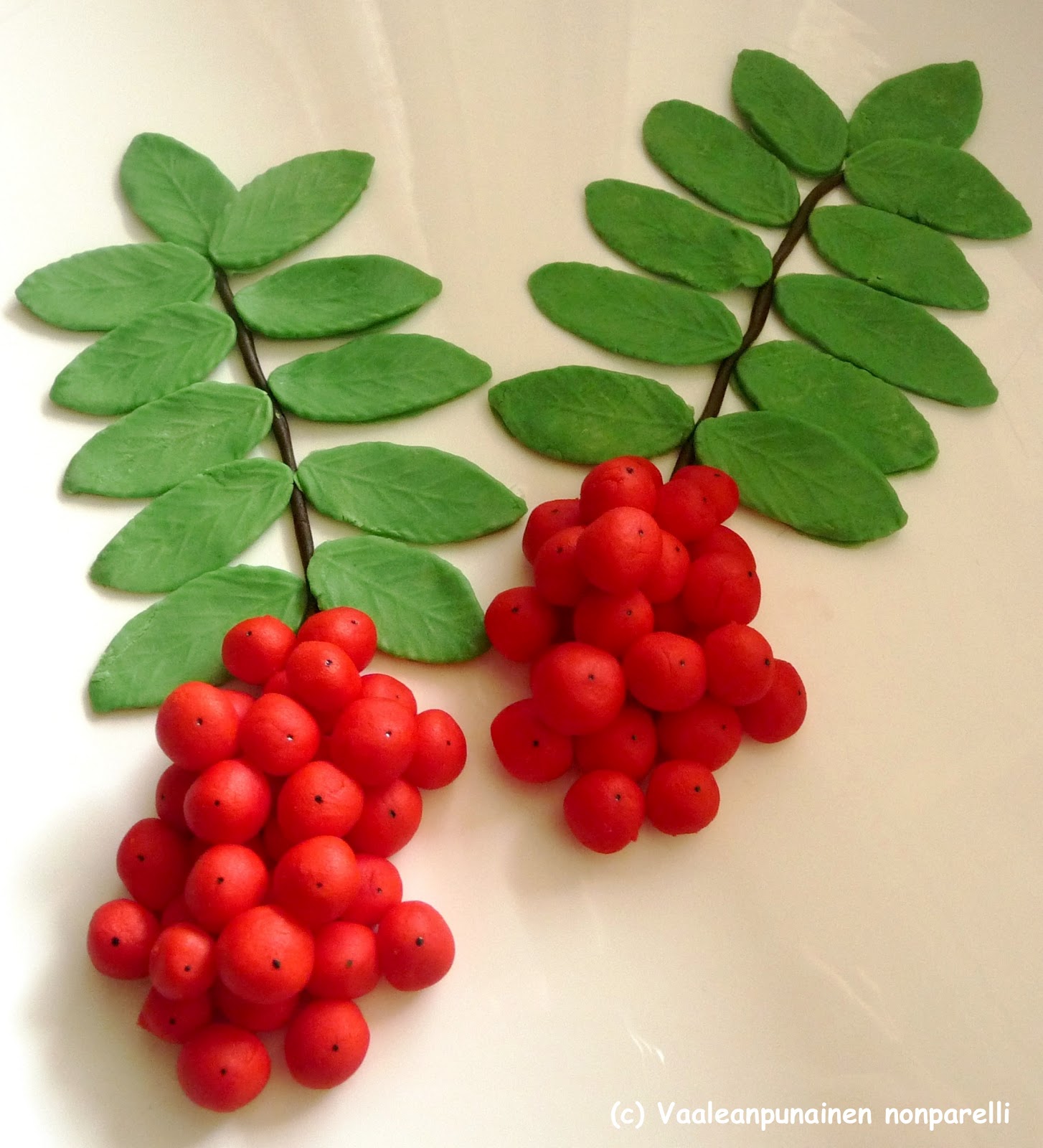 Vaaleanpunainen Nonparelli: Pihlajanmarjat