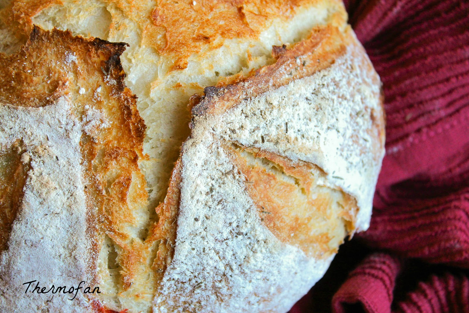 Hogaza de pan con pimientos asados, sin amasado — Thermofan