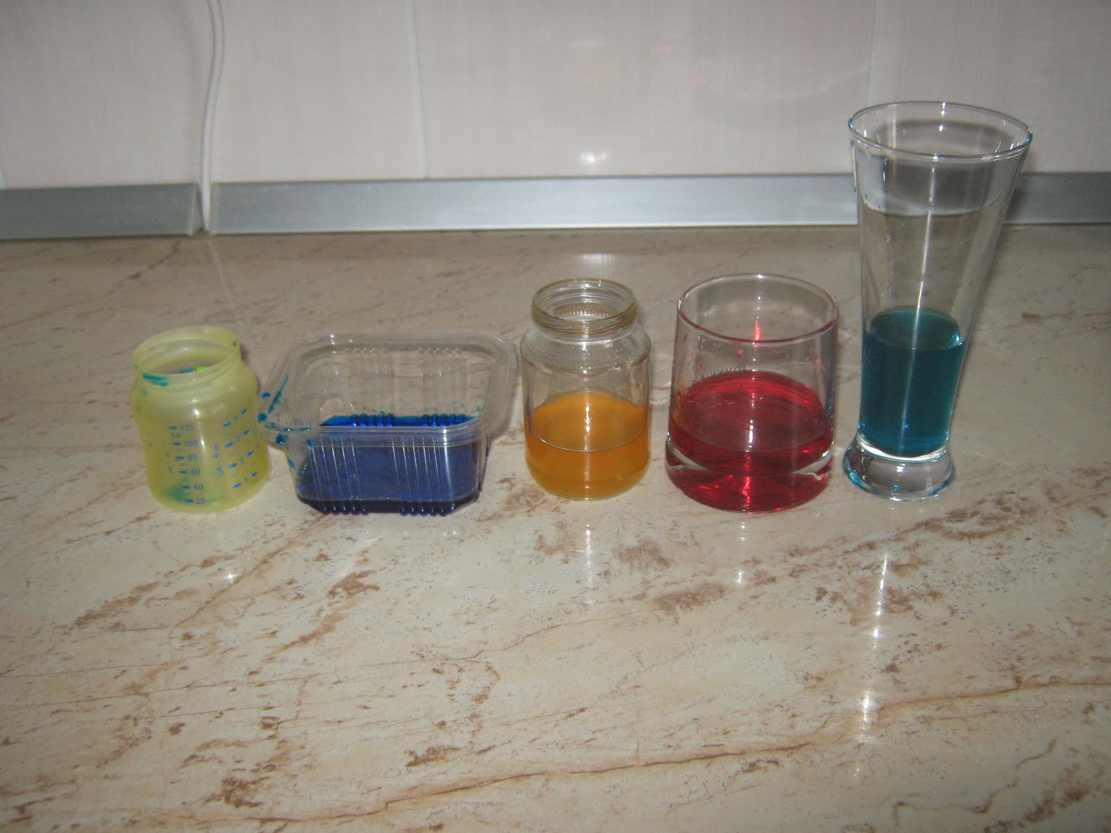 COPILĂRIE, JOACĂ ŞI BUCURIE: Apa ca şi lichid