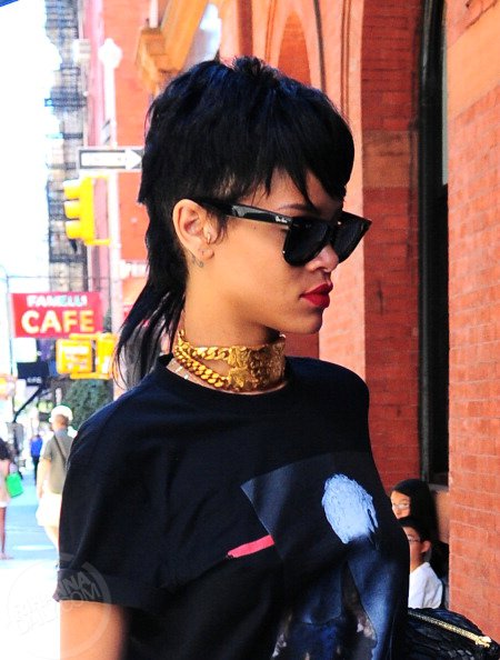 Troy Tashaz Blog: Bad Girl RIRI steps out in a Casual Outfit