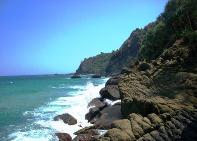 20 Wisata Pantai Paling Populer dan Menawan di Malang Selatan - Manusia ...