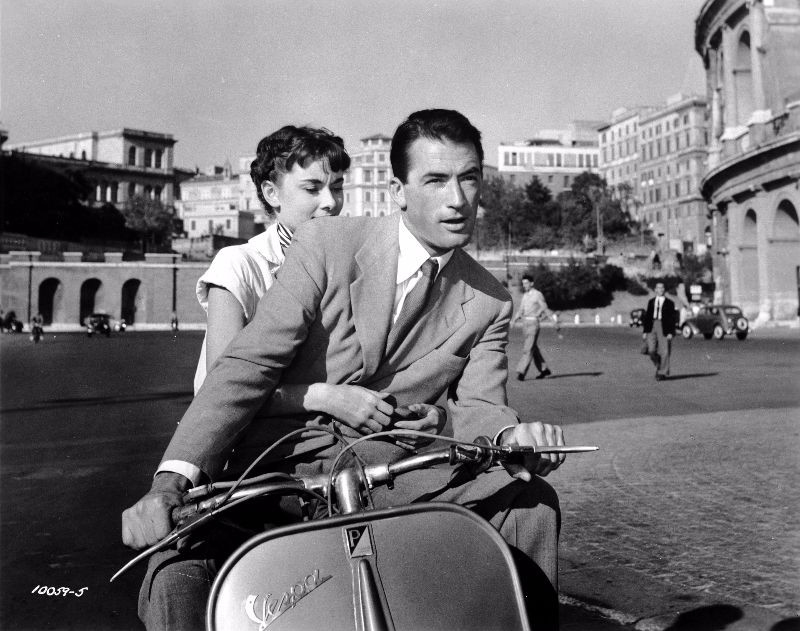 52 Behind-the-Scenes Photos of Audrey Hepburn in 'Roman Holiday' in ...
