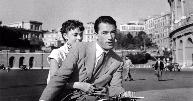 52 Behind-the-Scenes Photos of Audrey Hepburn in 'Roman Holiday' in ...