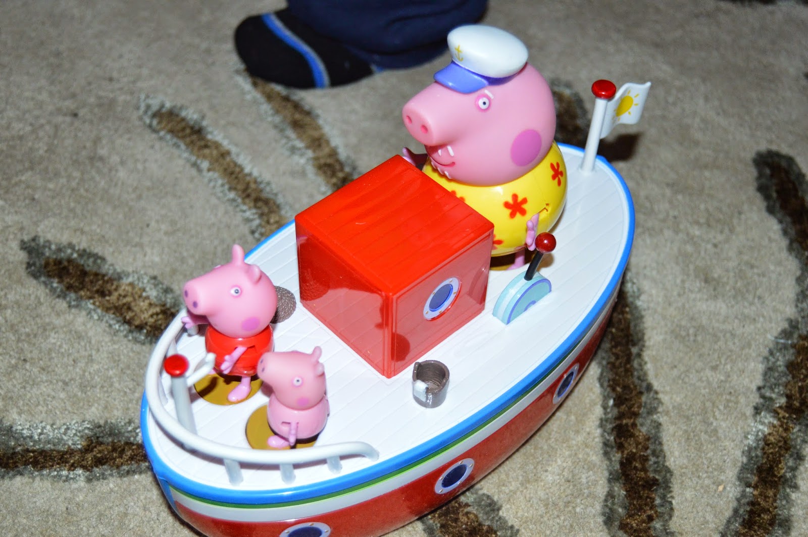 Playdays and Runways: Peppa Pig Holiday Time Grandpa Pig's Boat