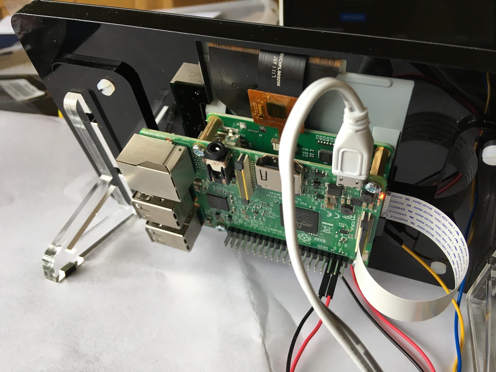 Raspberry Pi Audio: RPi 7" Touch Screen - it's alive!