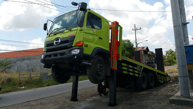 TRUK SELF LOADER - HINO TRUK DAN BUS