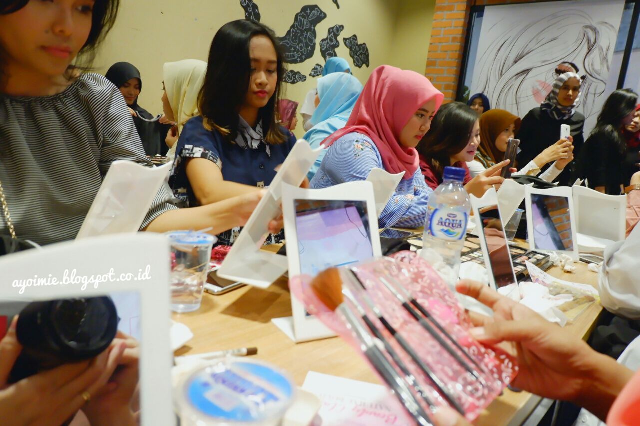 Review Beauty Class Wardah Dengan Tema Natural Bold - Ayo Imie!
