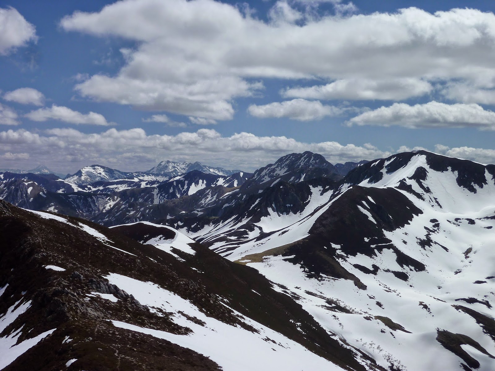 Pateos Montunos: Al Corteguerón y Brañapiñueli desde Caleao.