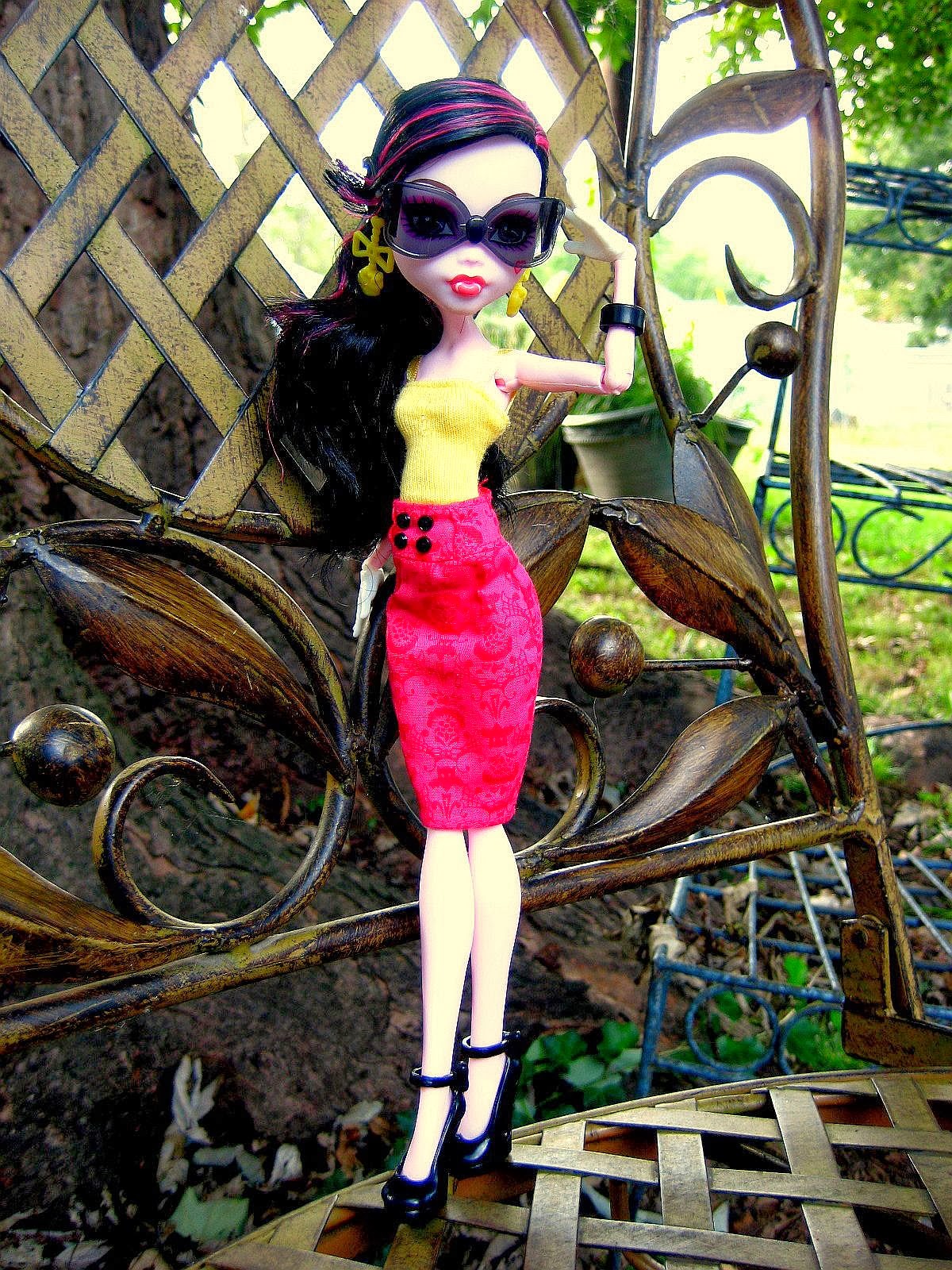 Voicething: Review: I Love Shoes Draculaura