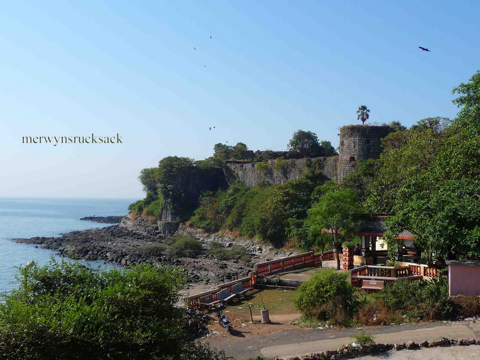 Madh Fort, Erangal Village and Mandapeshwar Caves | The journey of a ...